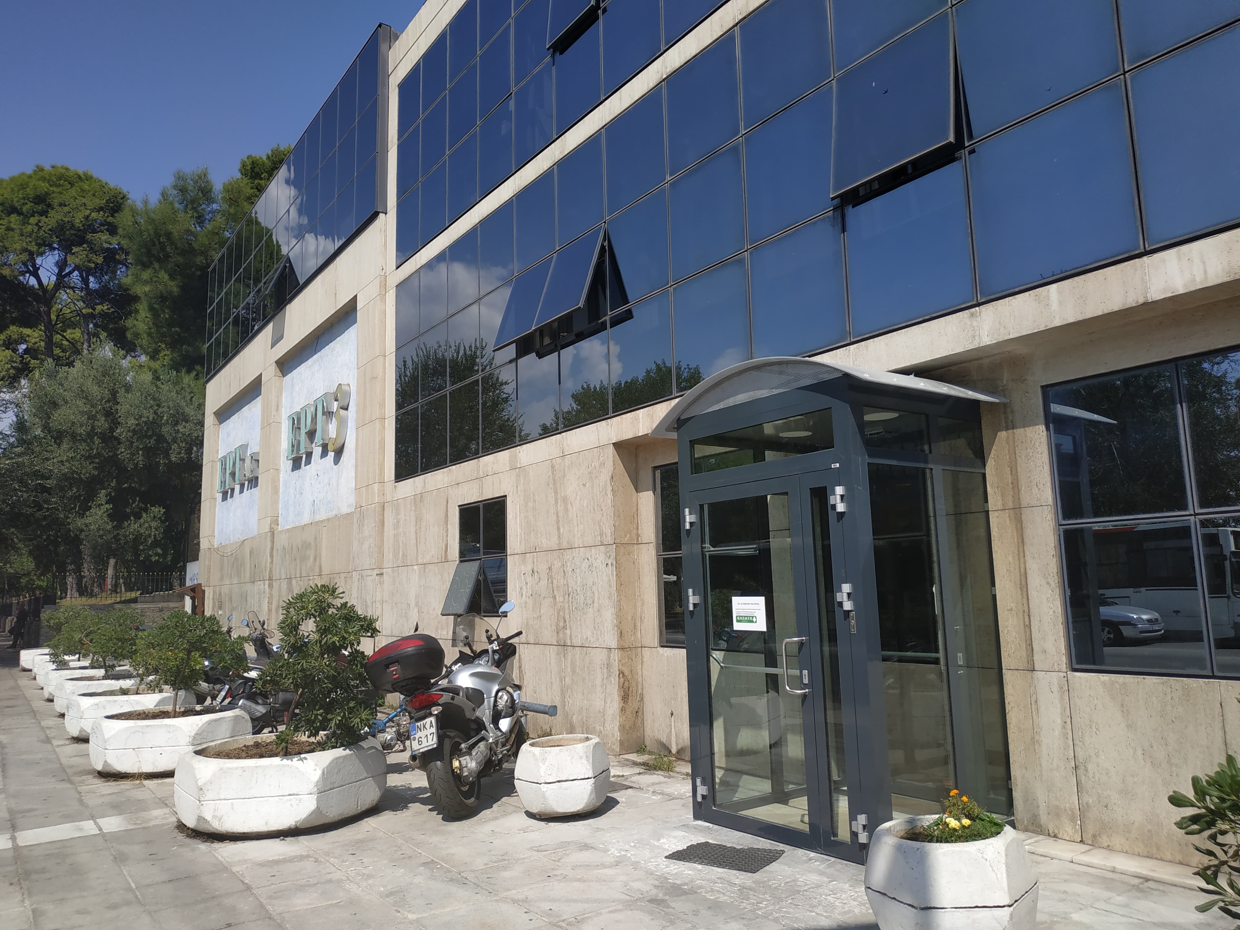 Installation of interior and exterior doors at the ERT3 TV Station – IOKA